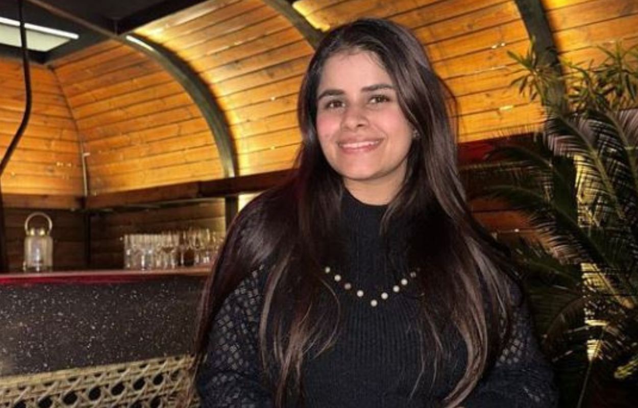 Dharna Durga Wiki, Biography, Age, Husband, Net Worth, Family, Height ...