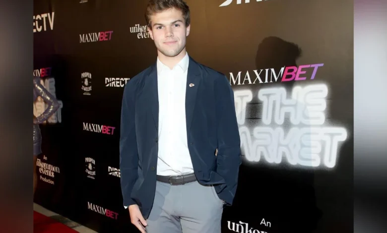 Who Is Knobel Hunt? Age, Wiki, Height, Girlfriend, Siblings, Parents ...