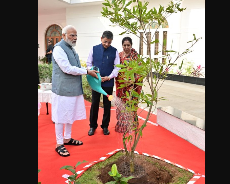 PM Modi and TN Governor RN Ravi Plant Rudraksha Saplings on Raj Bhavan ...