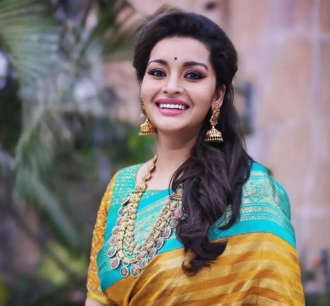 Renu Desai Biography, Age, Husband, Kids, Height, Caste, Family & Affairs