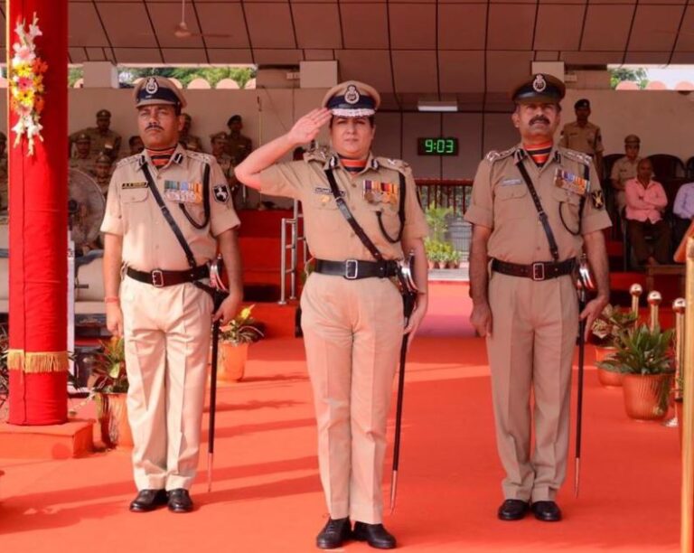 Satwant Atwal IPS Biography, Wiki, Age, Husband, Family, Qualifications ...