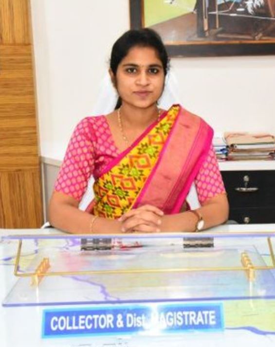 Valluru Kranthi (IAS) Biography, Wiki, Age, Husband, Family ...