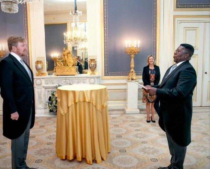 Vusi Madonsela (Ambassador) Biography, Wiki, Age, Wife, Family, Net ...