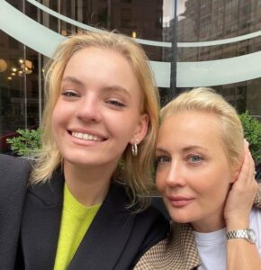 Alexei Navalny’s Children: Meet Daughter Dasha Navalnaya and Son Zakhar ...
