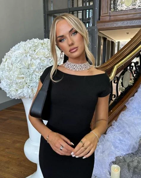 Molly Brown (Model) Wiki, Biography, Age, Height, Parents, Boyfriend ...